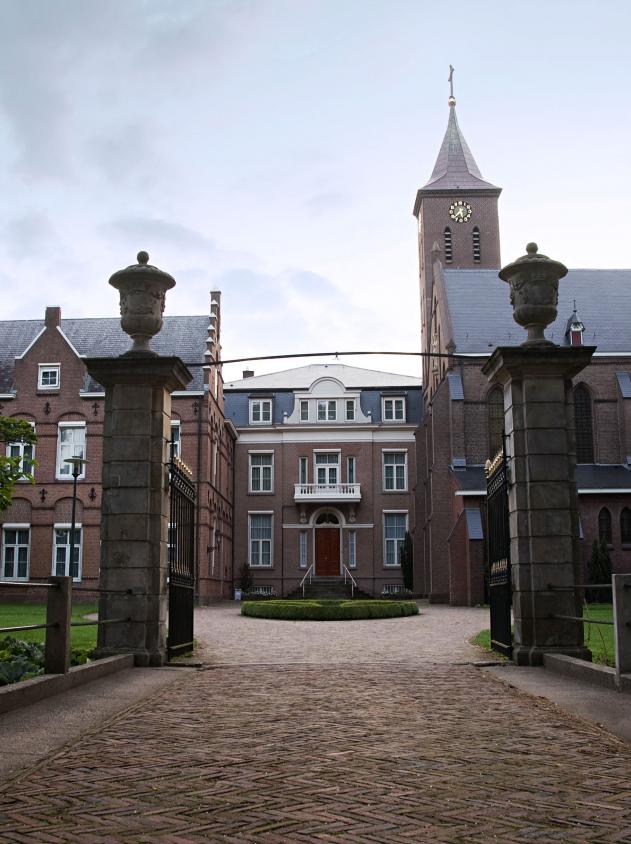 Zusters van Denekamp | Home